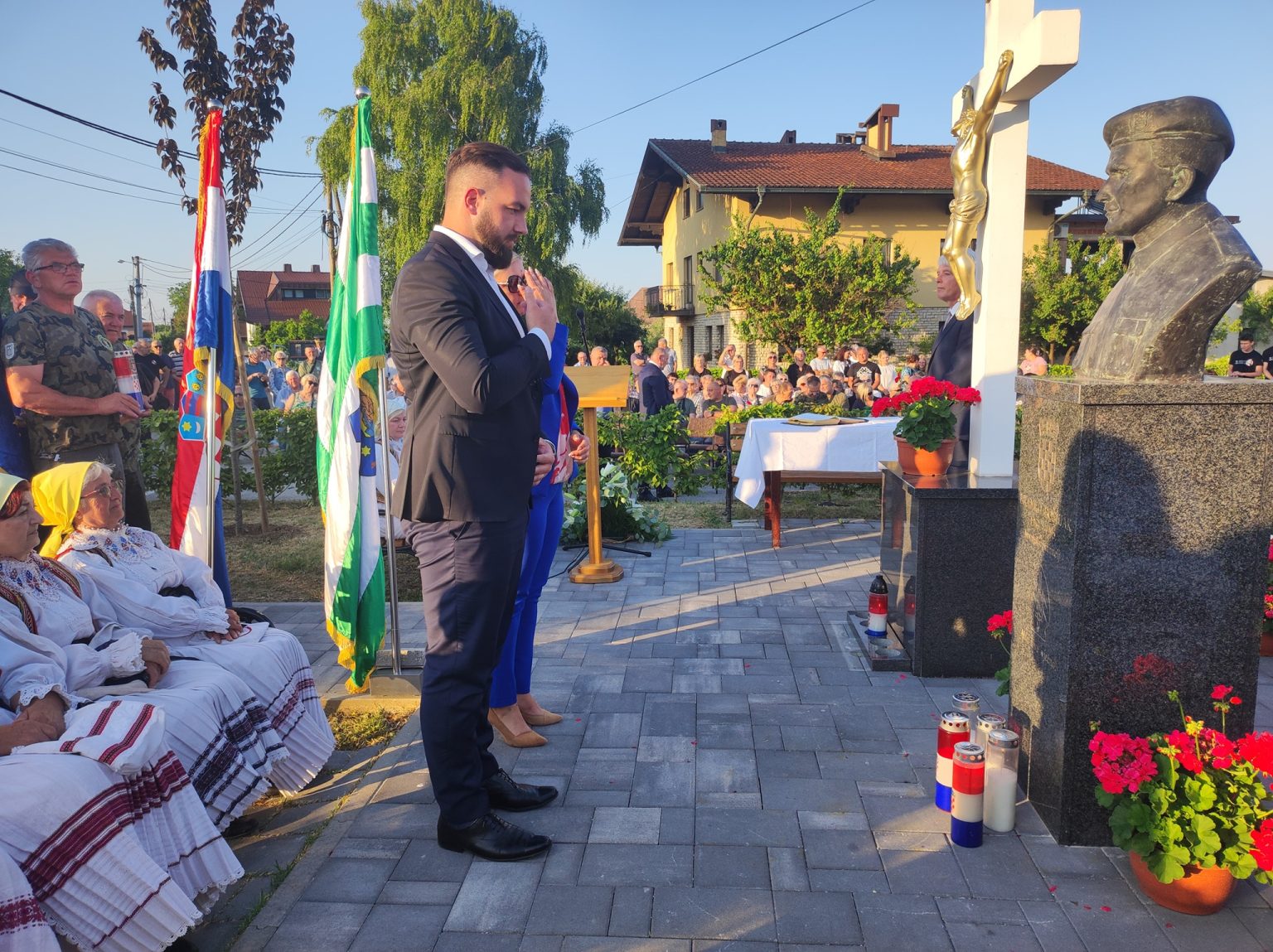 Svečan dan za Samoborce – otkrivena spomen bista Branka Bošnjaka ...